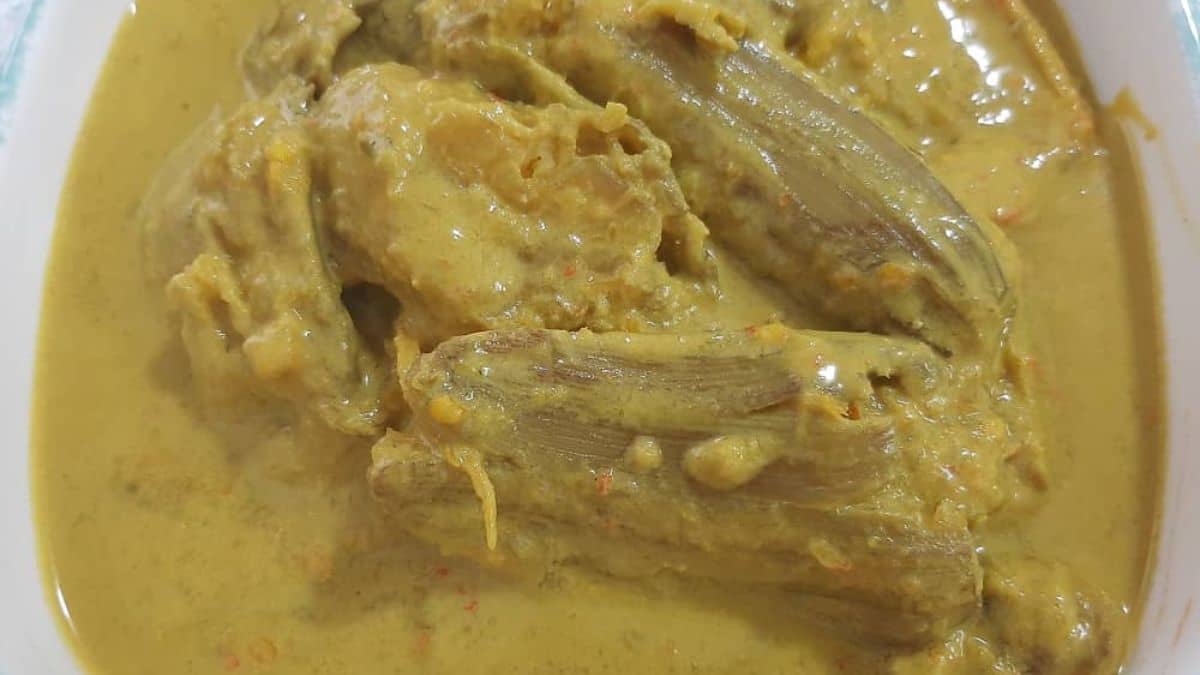 Resepi Pisang Muda Masak Lemak Cili Padi Guna 5 Bahan - Surihack